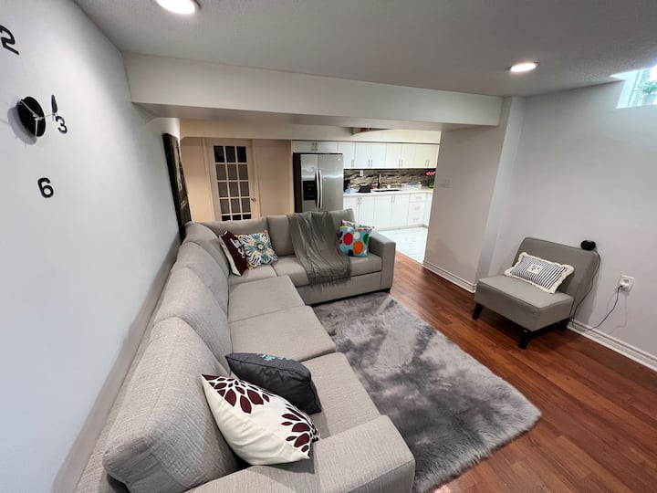 Elegant 2-bedroom Suite Near Heartland Town Center - Mississauga