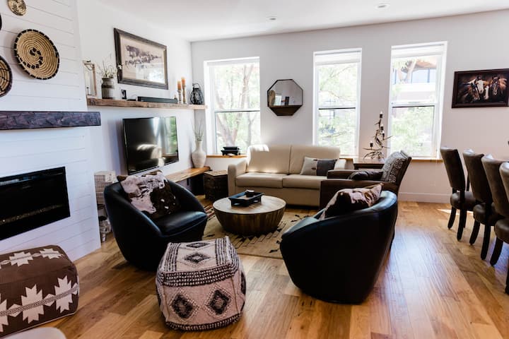 Luxurious, Downtown Loft With A Warm, Family Feel - Sheridan, WY