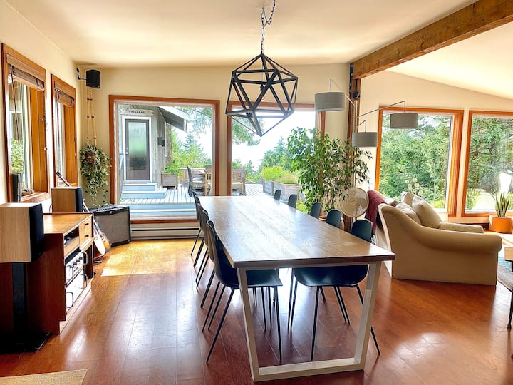 Beautiful Ocean View Home - Gibsons