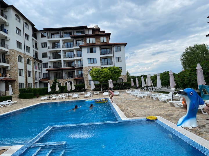 Аполон-прекрасни апартаменти- басейн, плаж 200 м - Nessebar