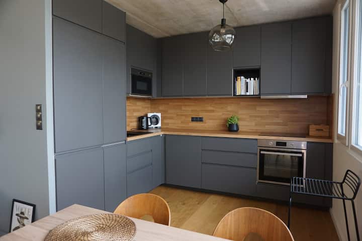 Spacious Apartment With Terrace 10 Min To Centre - Prague