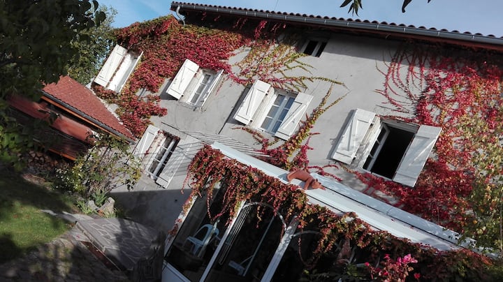 Maison De Campagne Ancienne - ibis Budget Thiers