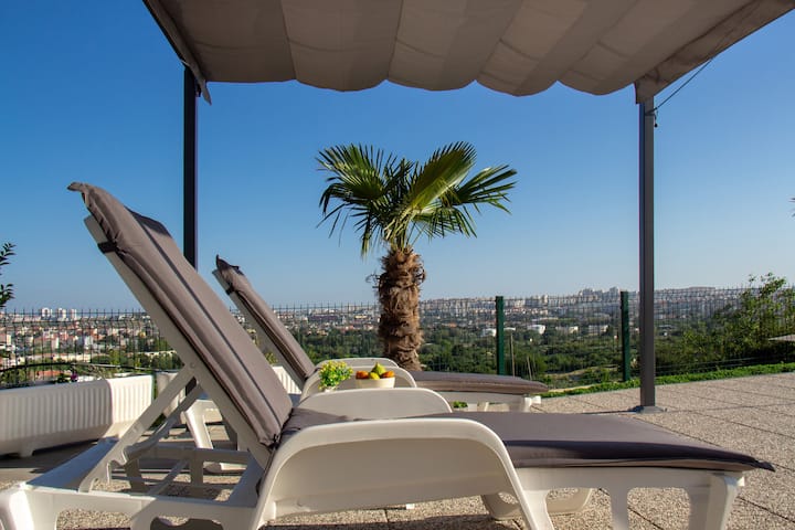 Apartman Tusculum With Split View&private Garden - Solin