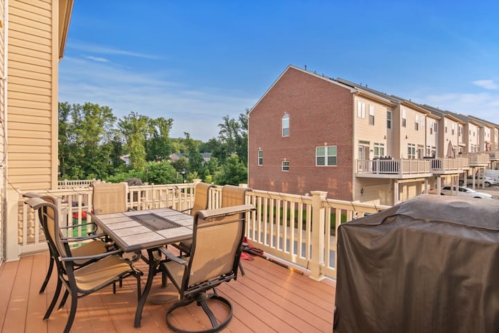 Cozydmvgetaway Mins To Downtown Dc! W/ Sunset Deck - Largo, MD