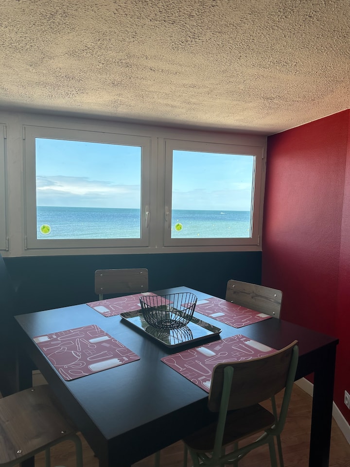 Petit Bateau. Face Mer (Plages Du Débarquement) - Plage de Saint Aubin sur Mer