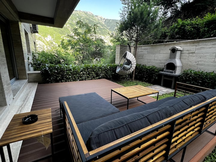 Alice In Wonderland. Kotor, Apartment  With Garden - Kotor