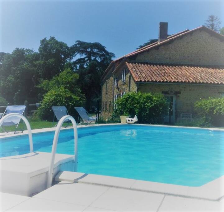 Maison Piscine Privative 8 Personnes - La Rochefoucauld