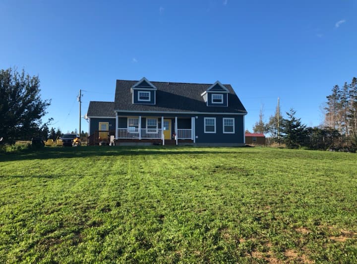 Red Cliff Cottage - Beach Front Property - Digby