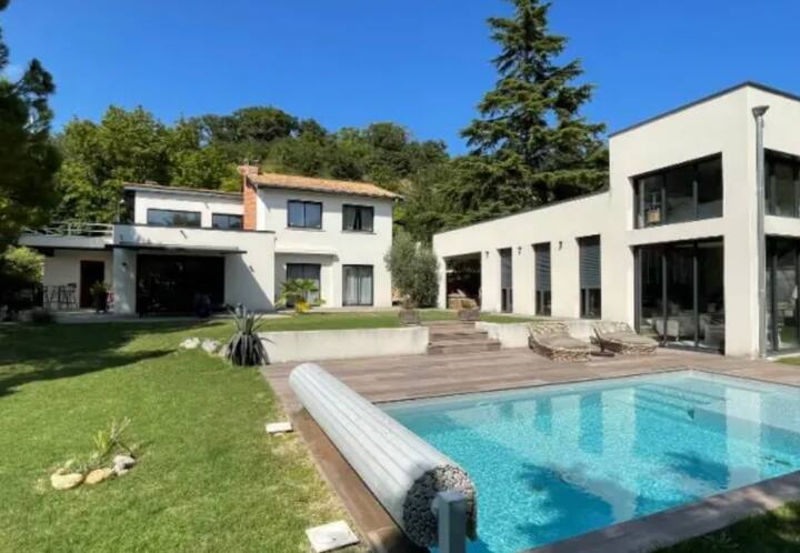 Magnifique Villa Avec Piscine, Vue Pilat - Anjou