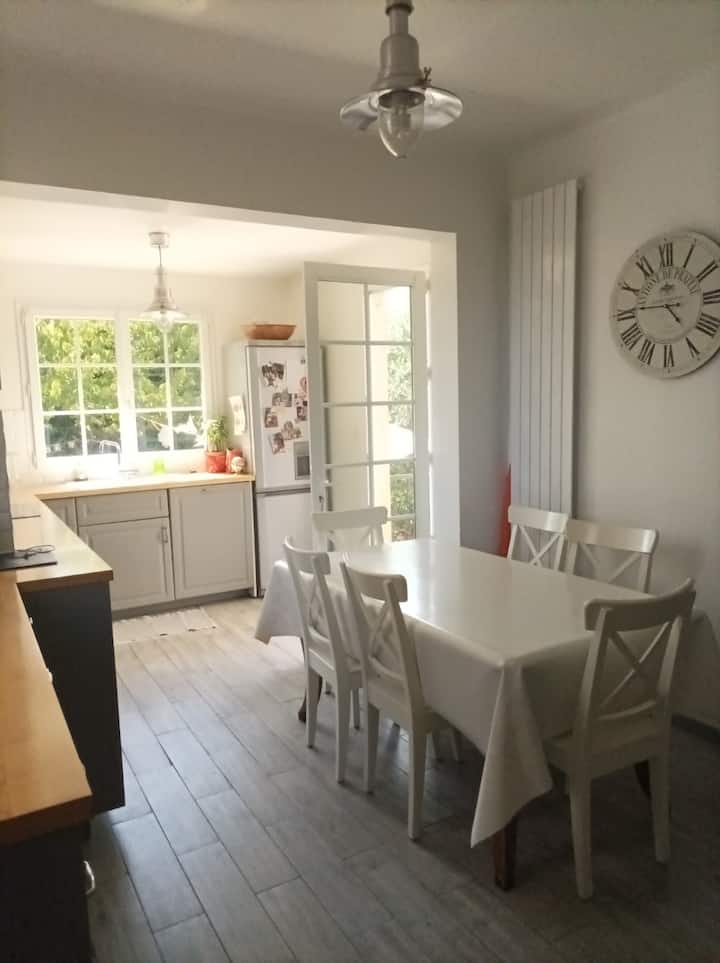 Chambre Privée Dans Un Pavillon Avec Jardin. - Thiais