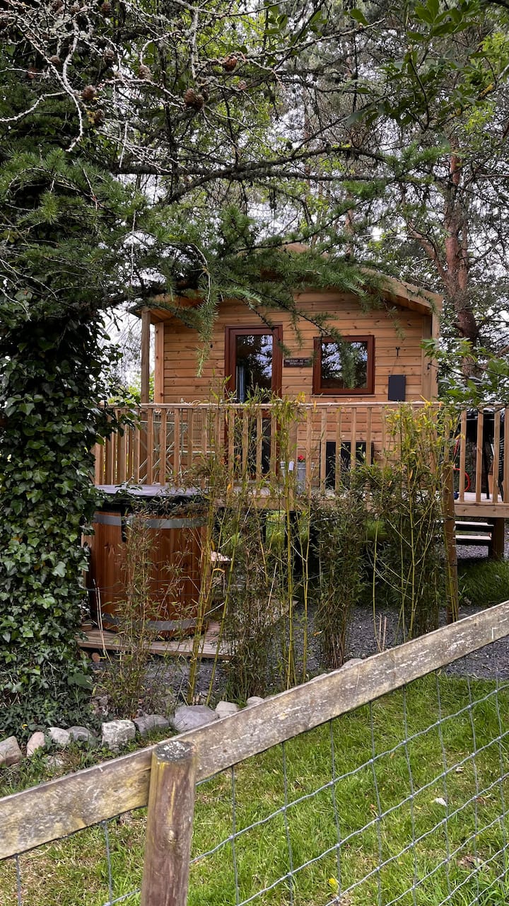 Treehouse Pod With Hot Tub In Idyllic Countryside. - Wales