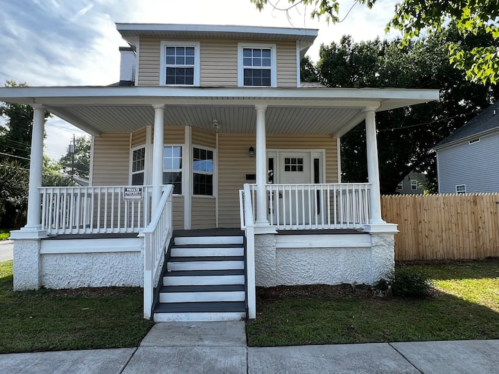 Charming 3-bdrm Gem! Sleeps 6, Near Casino & All. - Chesapeake, VA