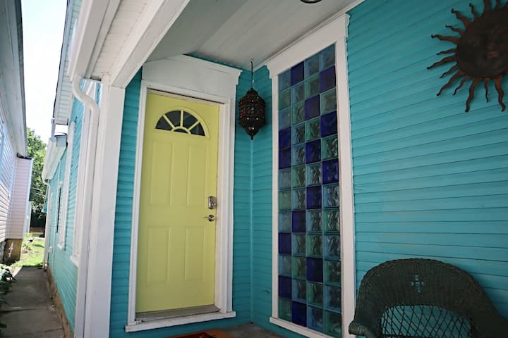 Mermaid Tale-bohemian Bungalow - Northridge, OH
