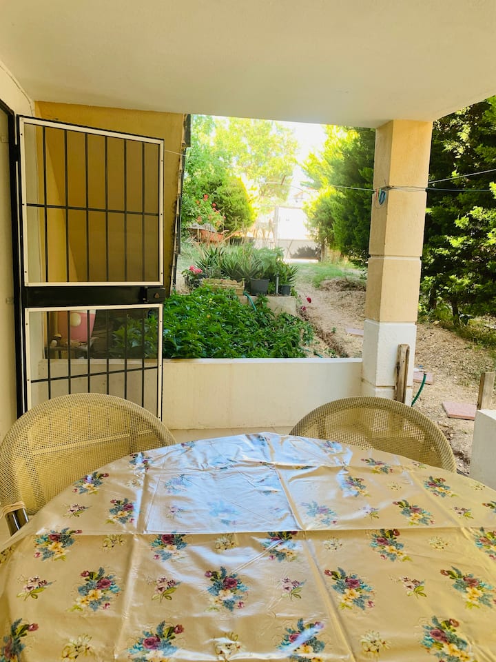 ÇEşme Dalyan Bahçeli Eşyalı Kiralık Yazlık - Çeşme, Türkiye