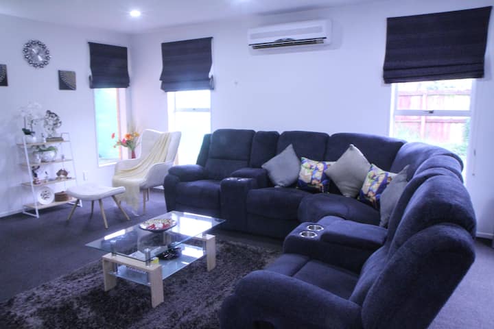 Double Bedroom With A Queens Bed - Christchurch