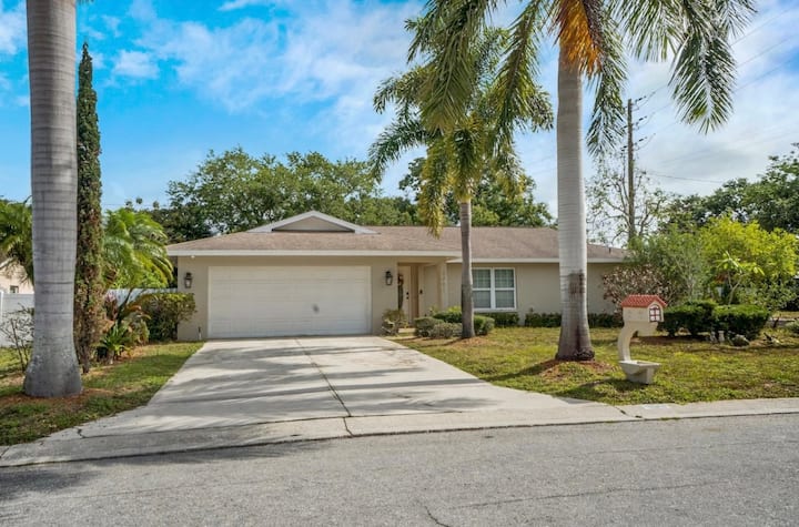 Sweet Home In The Heart Of Sarasota - Sarasota, FL