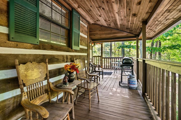 Dog-friendly Cabin W/ Hot Tub & Great Summer Rates - Gatlinburg