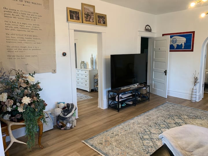 Updated 2 Bedroom Close To Downtown And University - Laramie, WY