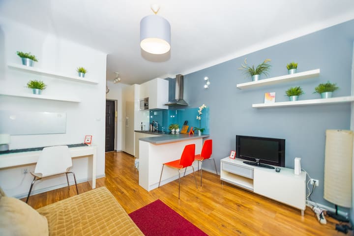 Cozy Studio Next To The Metro And City Center - Varşova