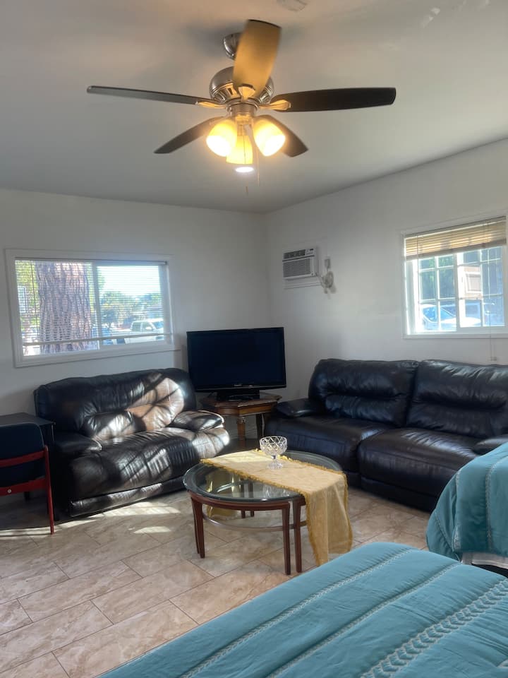 Comfortable Nice And Big Studio With Full Kitchen - Fullerton, CA
