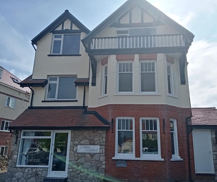 Double Bedroom In Lovely Hotel In Rhos On Sea - Rhos on Sea