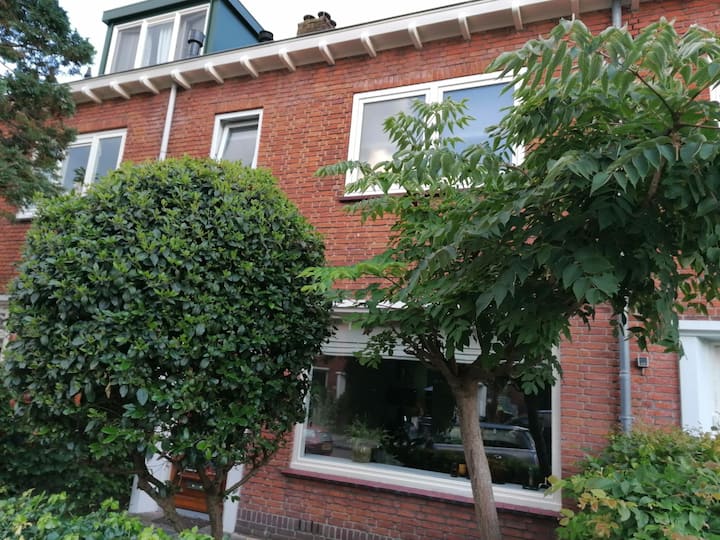 Een Fijn Huis Met Grote Tuin In Rustige Woonwijk - Haarlem