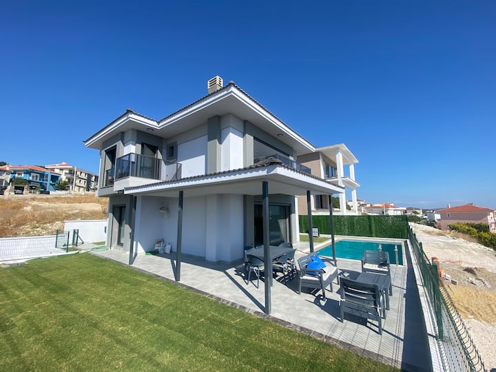 Müstakil Havuzlu 4 Odalı Deniz Manzaralı Villa - Çeşme