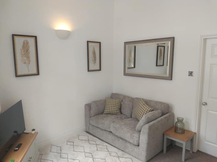 Unique 2 Bed House , Central Stamford With Parking - Stamford