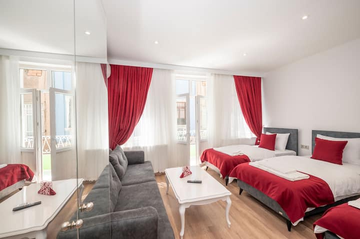 Ki̇ng Sui̇te Extra Large Spaci̇ous Luxury Sui̇te - İstanbul