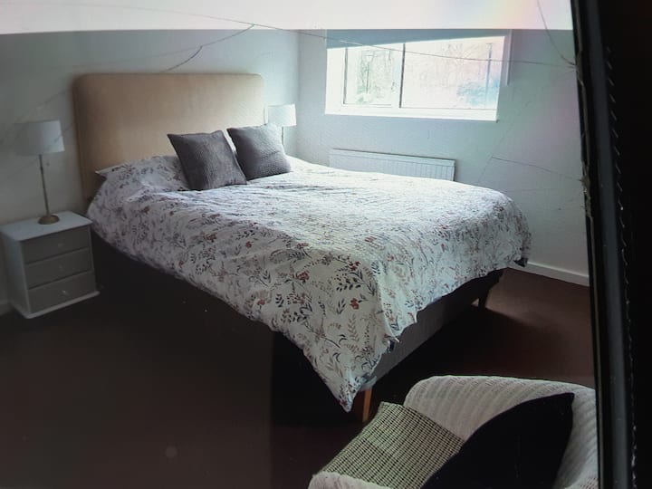 Spacious House In Old Isleworth By The River. - 트위크넘