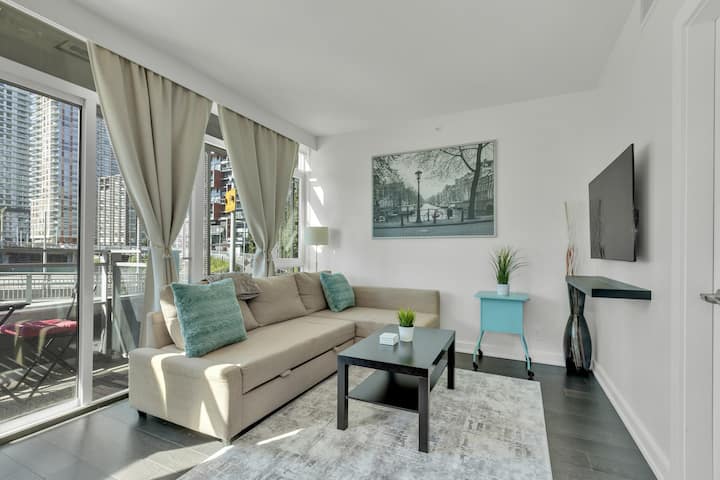 Modern 1 Bedroom - Yaletown Ocean View Gem - Vancouver