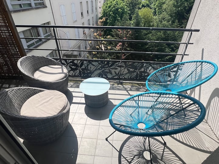 Buttes Chaumont Appartement - 2 Pièces & Terrasse - Paris