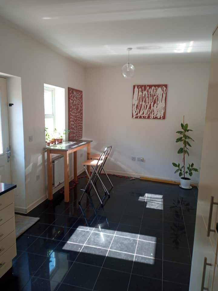 Modern Townhouse Large Bedroom2 Ensuite Bathroom - Chelmsford