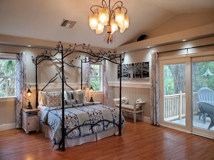 "The Modern Tree House" / 2,100 Sq.ft. (3 Br/2 Ba) - Mount Dora, FL