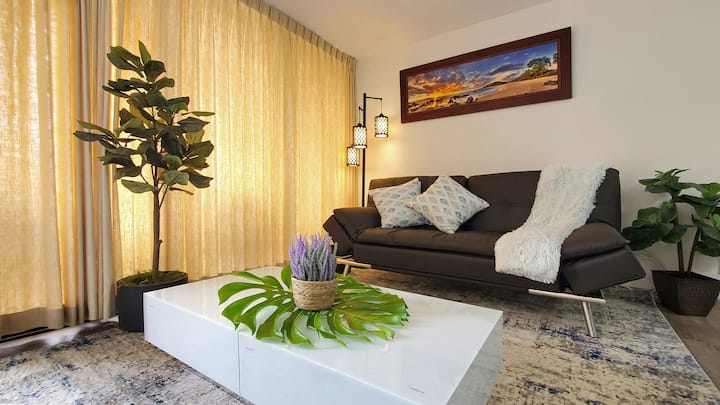 Cozy-1 Bd Condo In Waikiki, Dh View + Free Pkg! - Honolulu, HI