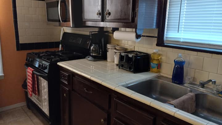 Spacious 3bedroom Home With Kitchen Area - Corpus Christi, TX