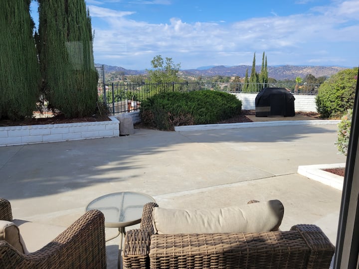 King Room + Futon Room, Private Patio, Pool &Views - Escondido, CA