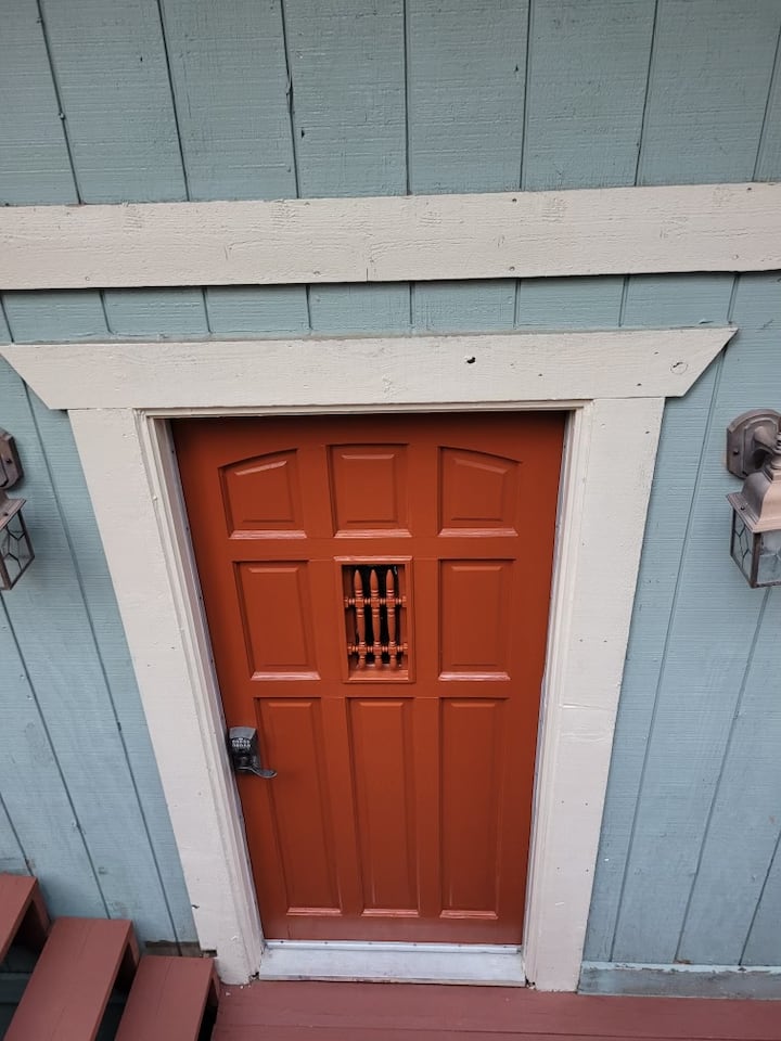 Cozy Stone Fireplace In A Relaxing 2 Bd Cabin - Lake Arrowhead, CA