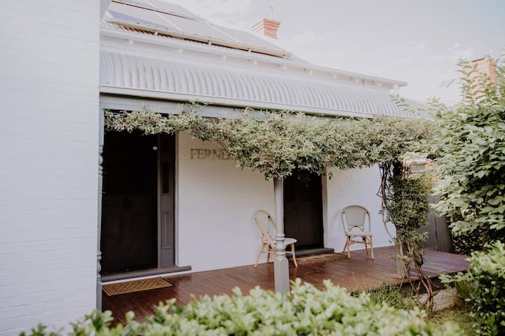 Fernley - Stylish Central Cottage - Dubbo