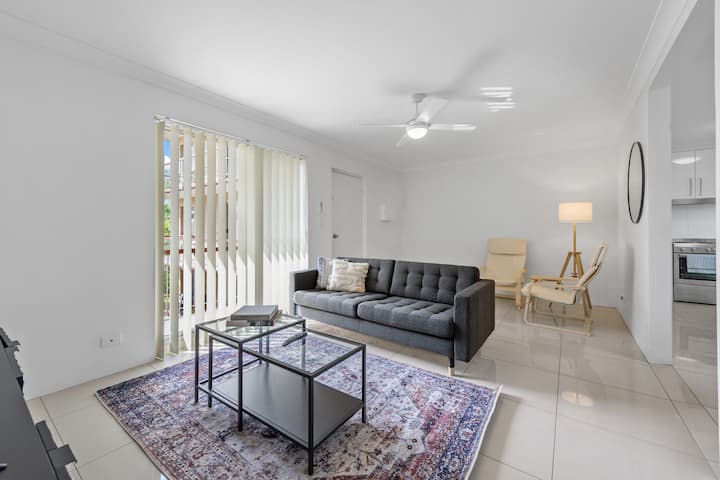 Stylish 2brm Apt Close To Gabba W/ Parking & Wifi - Brisbane