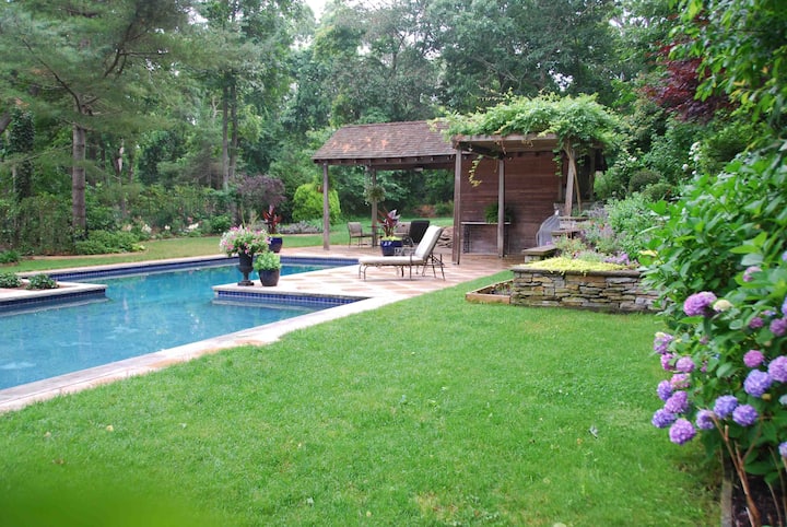 Eh–close To Everything.  Knockout Pool And Grounds - East Hampton, NY