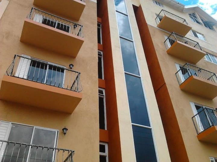 Great Value 2br | Wi-fi Included - Kingston