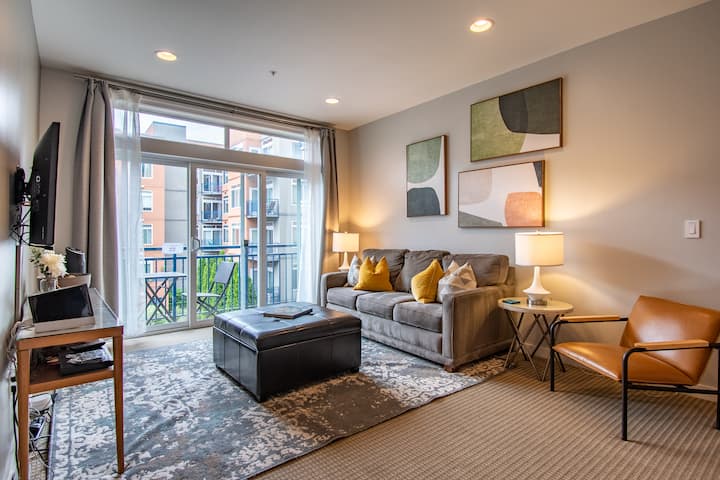 Beautiful Home In The Heart Of Seattle! - Seattle, WA