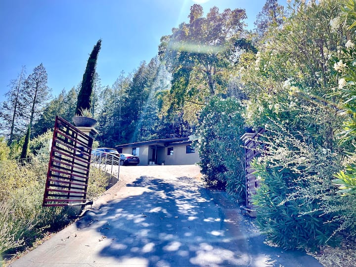 Napa Valley Vineyard View King Studio With Pool. - Calistoga, CA