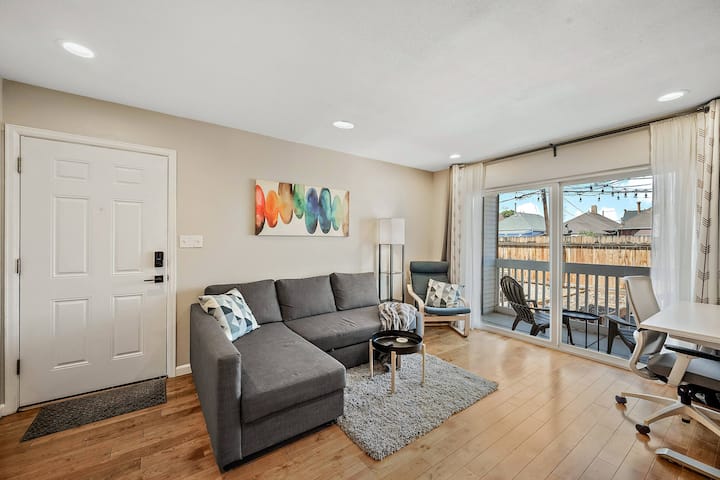 Sunny Suite 🌞 Work From Home 🖥 Balcony Patio King🛏 - Denver, CO