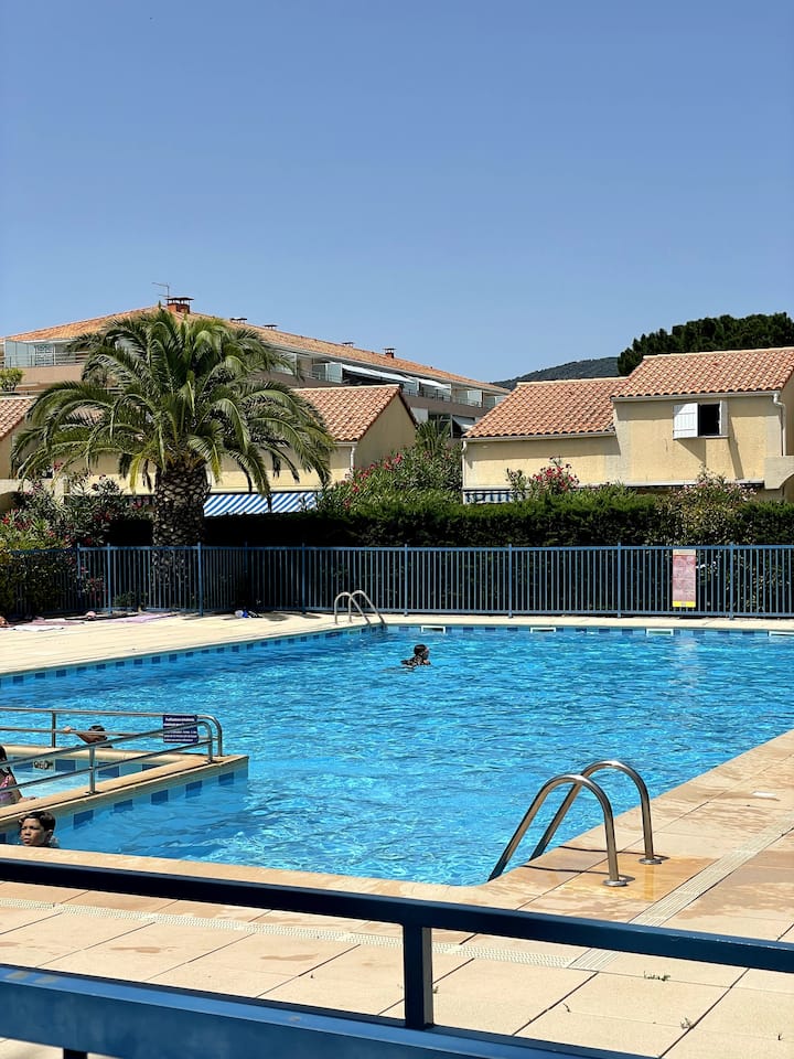 Petit Appart/jardin Dans Résidence Avec Piscine - Le Lavandou