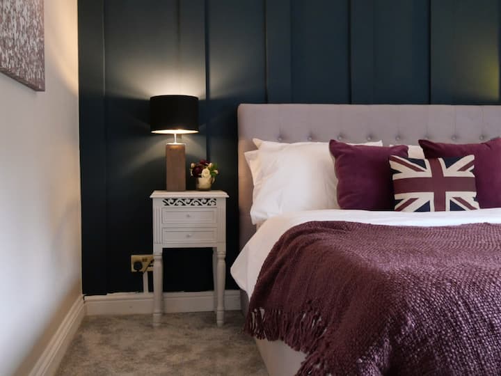 3 Bedroom Sleeps 5 Central Windsor With Parking - Windsor