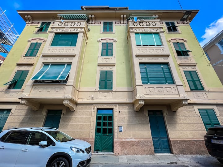 Grande Appartamento In Zona Tranquilla - Varazze