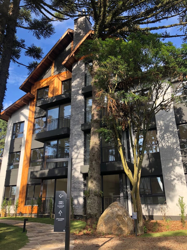 Apartamento Luxuoso, Confortável E Bem Localizado. - Gramado