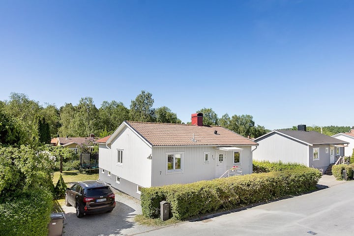 Trevlig Villa I Mysigt Område Med öPpen Spis - Stockholm